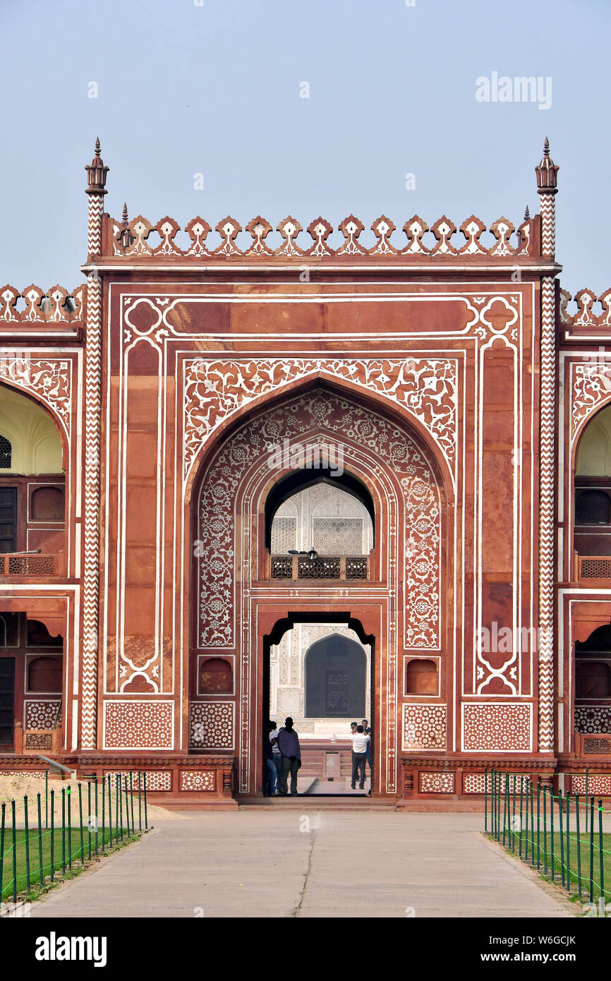 Entrance gate, Tomb of I'timād-ud-Daulah, I'timād-ud-Daulah Maqbara ...