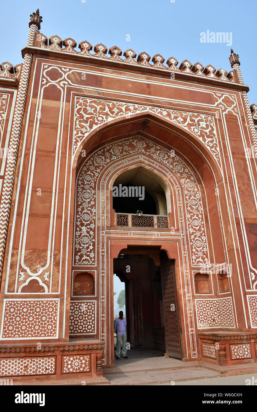 Entrance gate, Tomb of I'timād-ud-Daulah, I'timād-ud-Daulah Maqbara ...