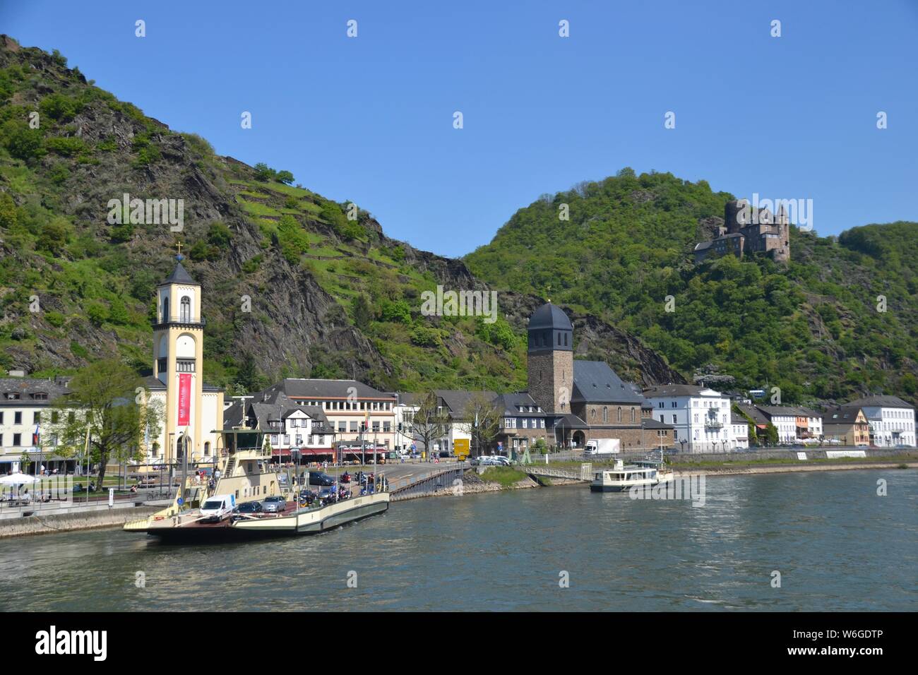 Katz (Cats) Castle on the Rhine River and the Town of Altstadt Stock ...