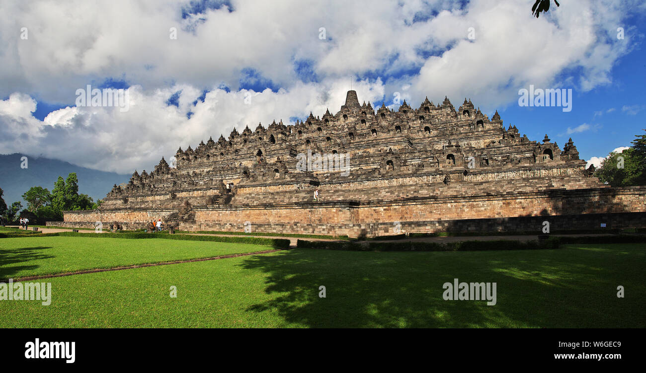 Borobudur - the great Buddhist temple in Indonesia Stock Photo - Alamy