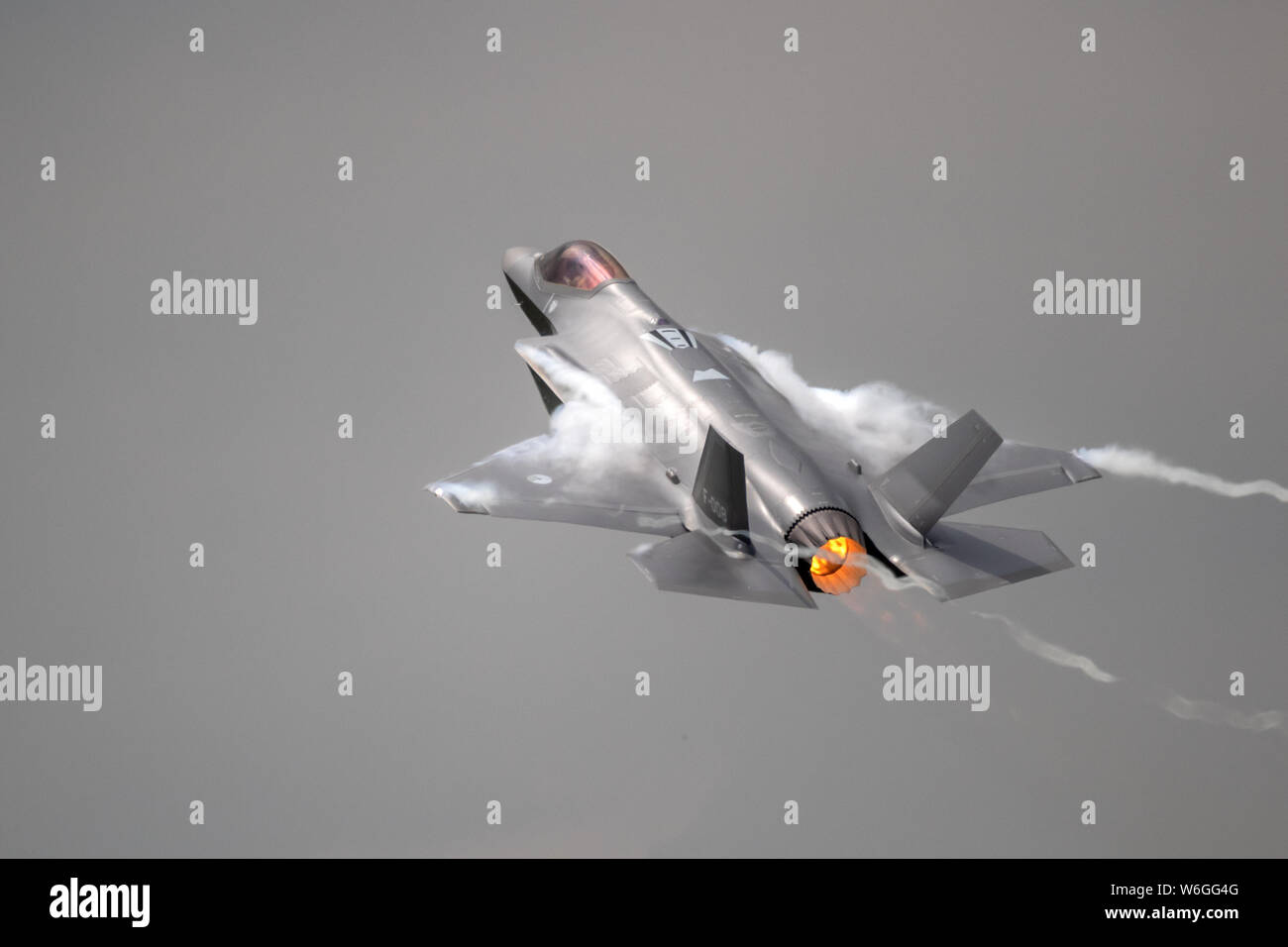 F 35 take off hi-res stock photography and images - Alamy