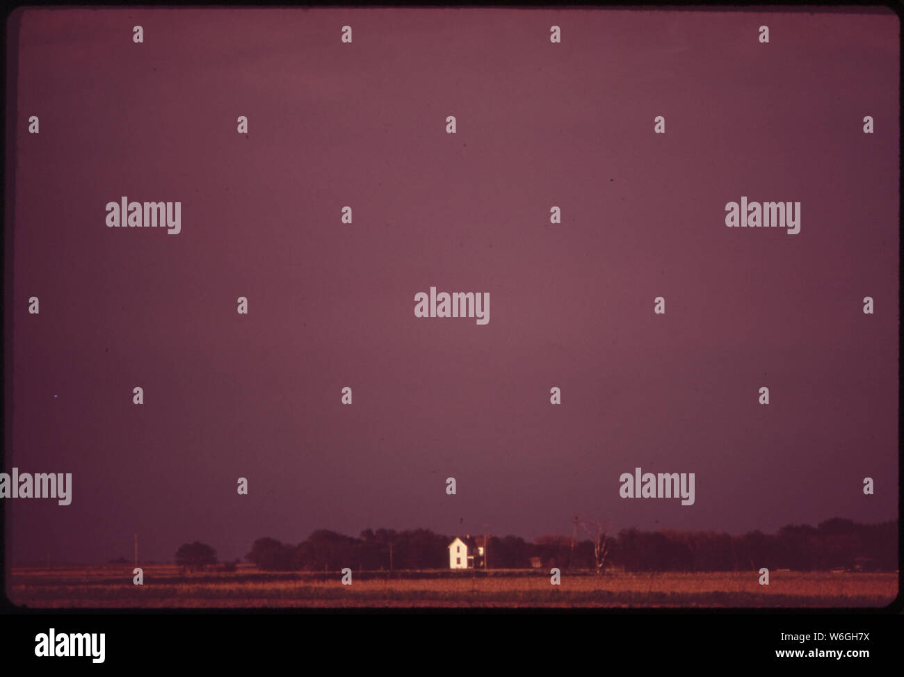 FARM HOUSE AT DUSK. RAIN CLOUDS DARKEN THE SKY Stock Photo - Alamy
