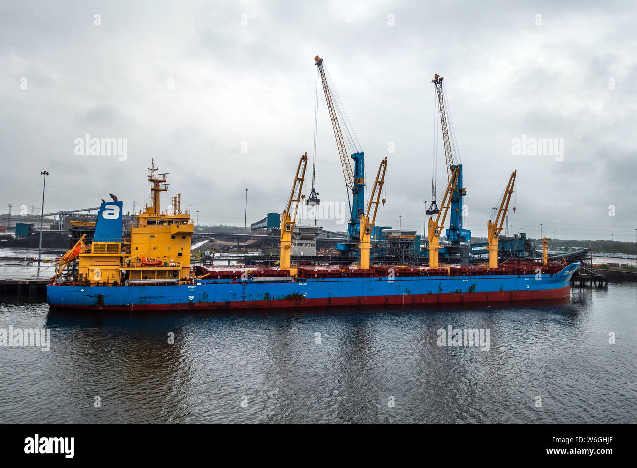 Port of tyne shipyard hi-res stock photography and images - Alamy