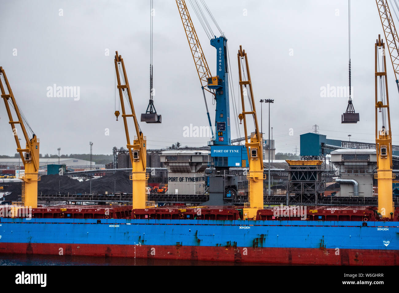 Newcastle Shipyard at the Port of Tyne Stock Photo - Alamy