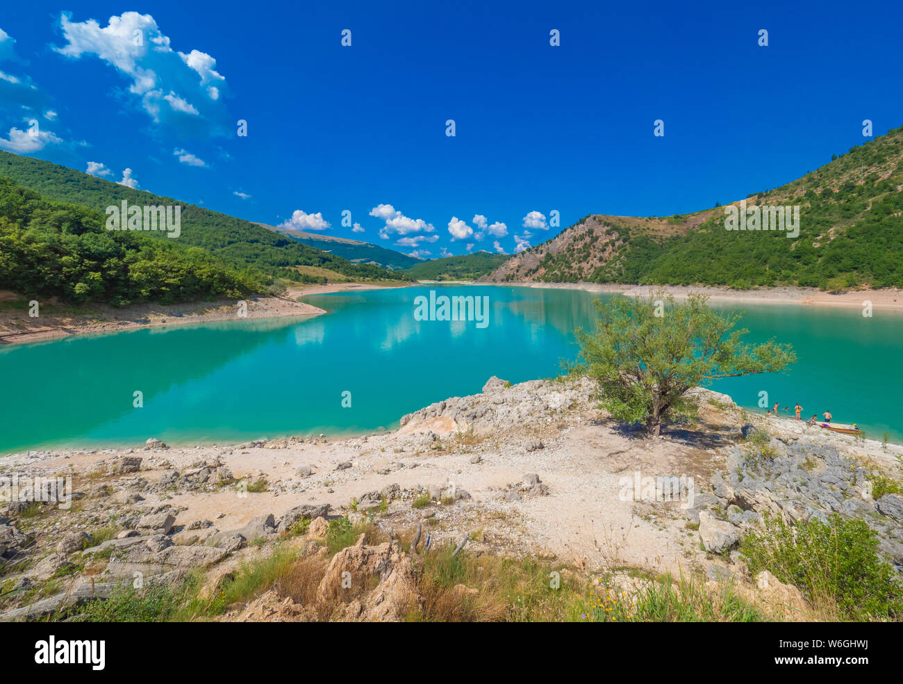 Fiastra lake and Lame Rosse canyon - Naturalistic wild attraction in ...