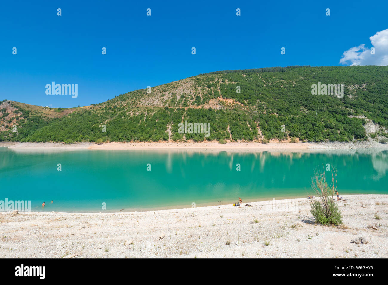 Fiastra lake and Lame Rosse canyon - Naturalistic wild attraction in ...