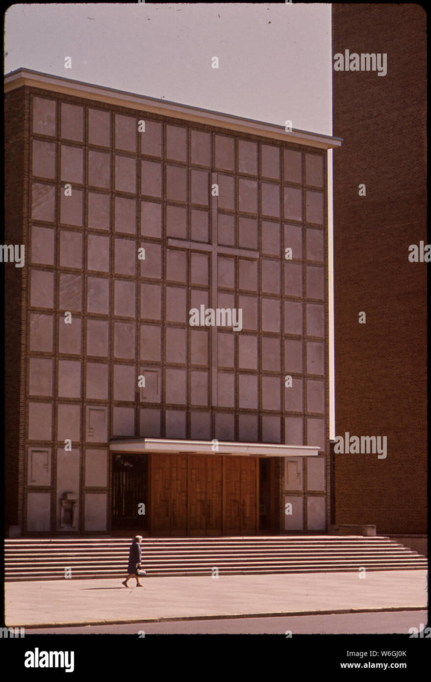 FIRST CHRISTIAN CHURCH, BUILT IN 1942 Stock Photo - Alamy