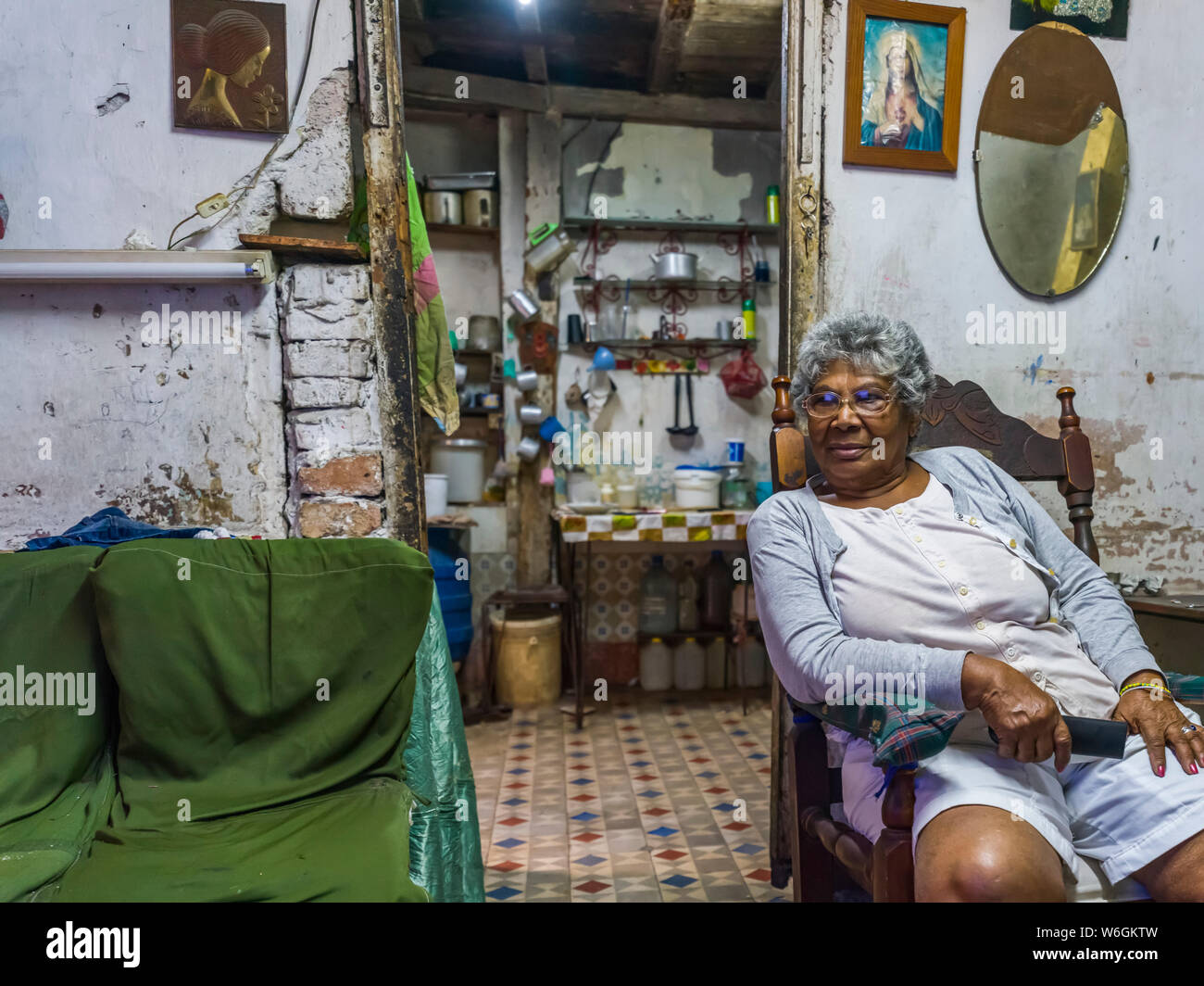 Cuban hispanic woman hi-res stock photography and images - Alamy