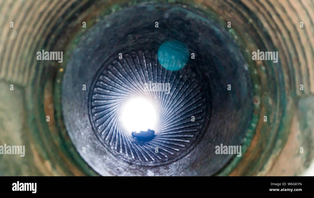 Steel cannon hi-res stock photography and images - Alamy