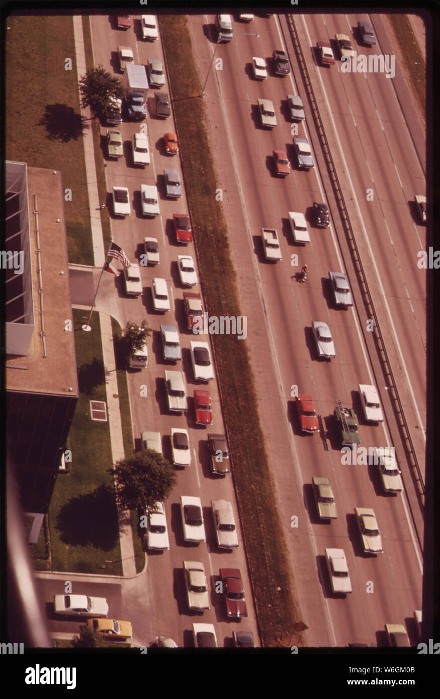 FRIDAY AFTERNOON TRAFFIC ON THE FREEWAYS OF DALLAS Stock Photo - Alamy