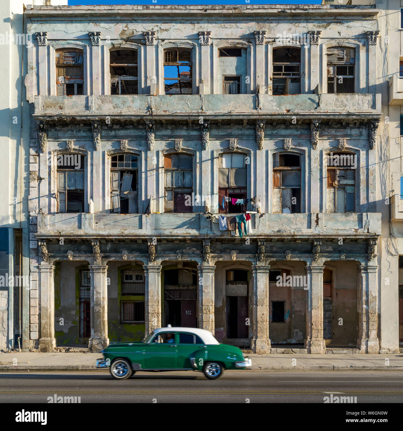Havana old buildings on the malecon hi-res stock photography and images ...