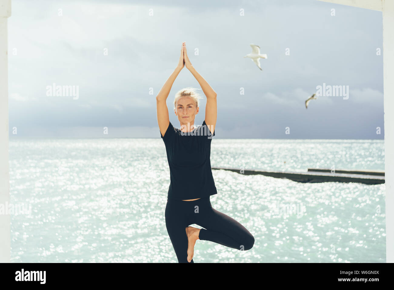 Tree flexibility hi-res stock photography and images - Alamy