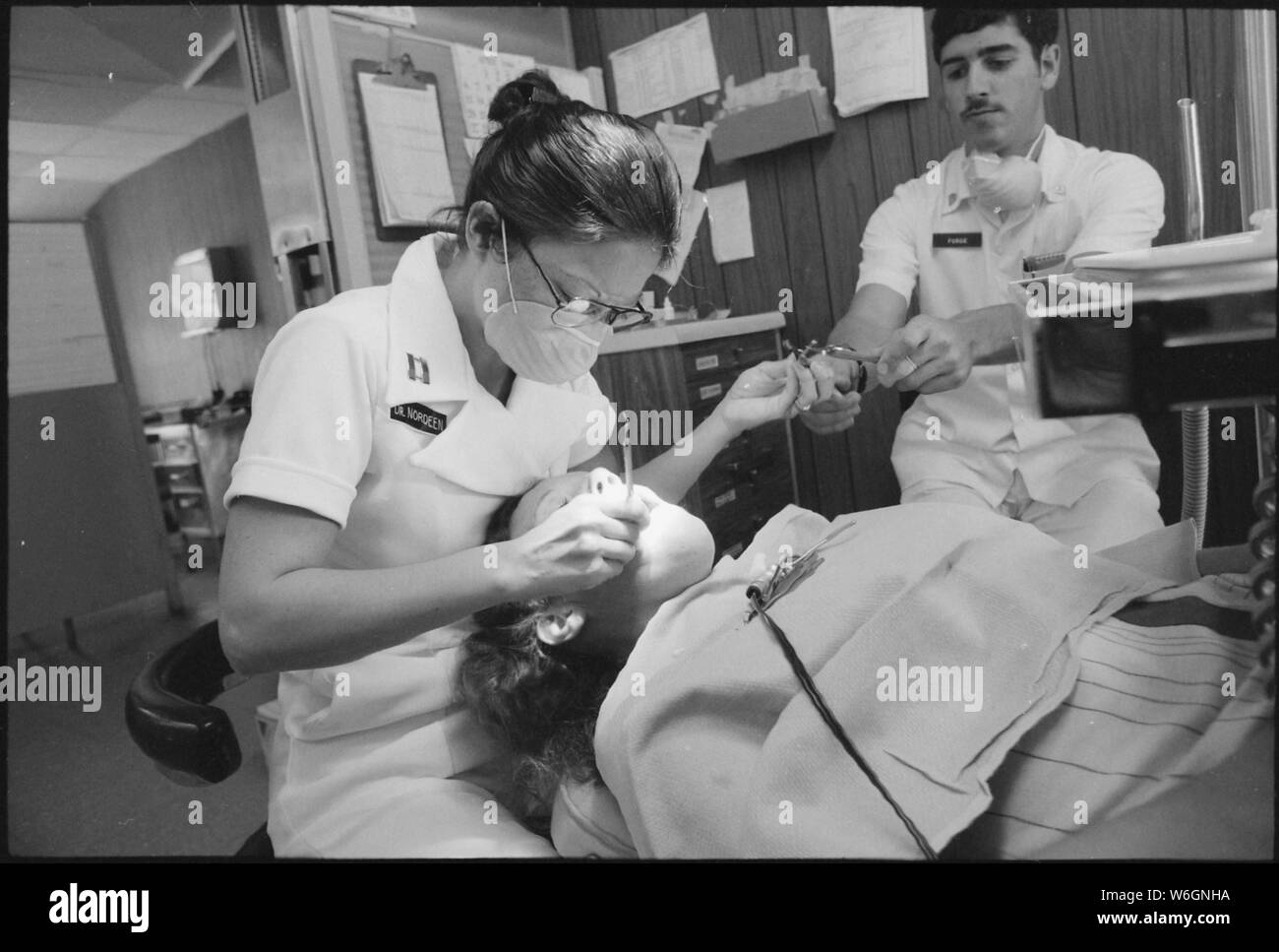 Female army doctor hi-res stock photography and images - Alamy