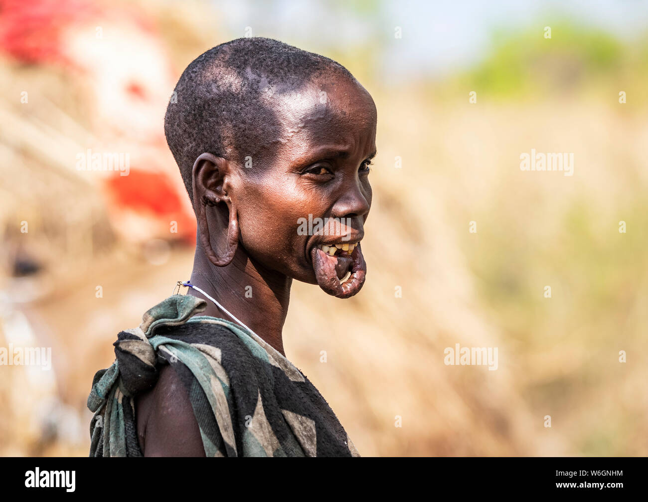Portrait mursi woman lip plate hi-res stock photography and images - Alamy