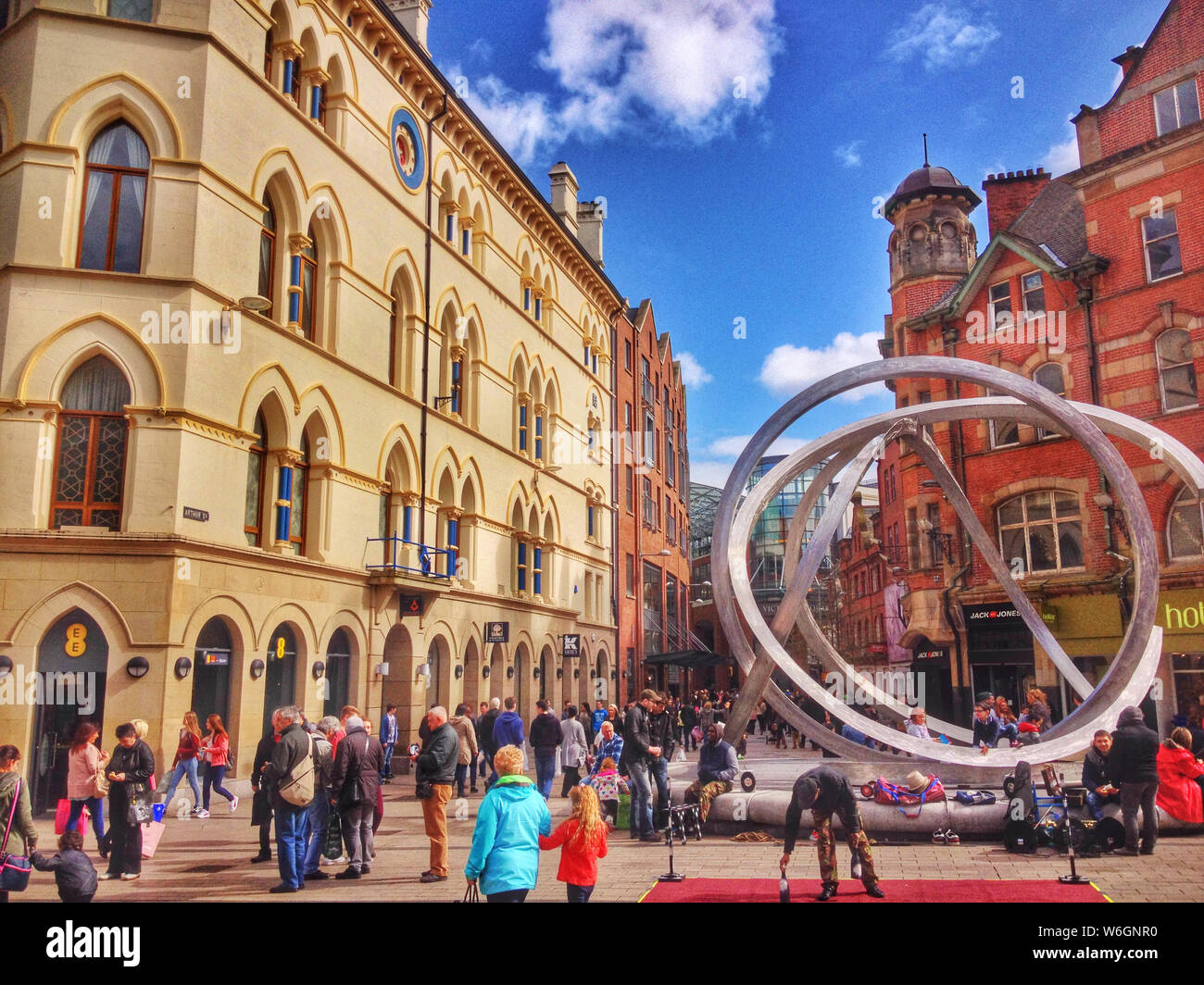 Belfast street art hi-res stock photography and images - Alamy