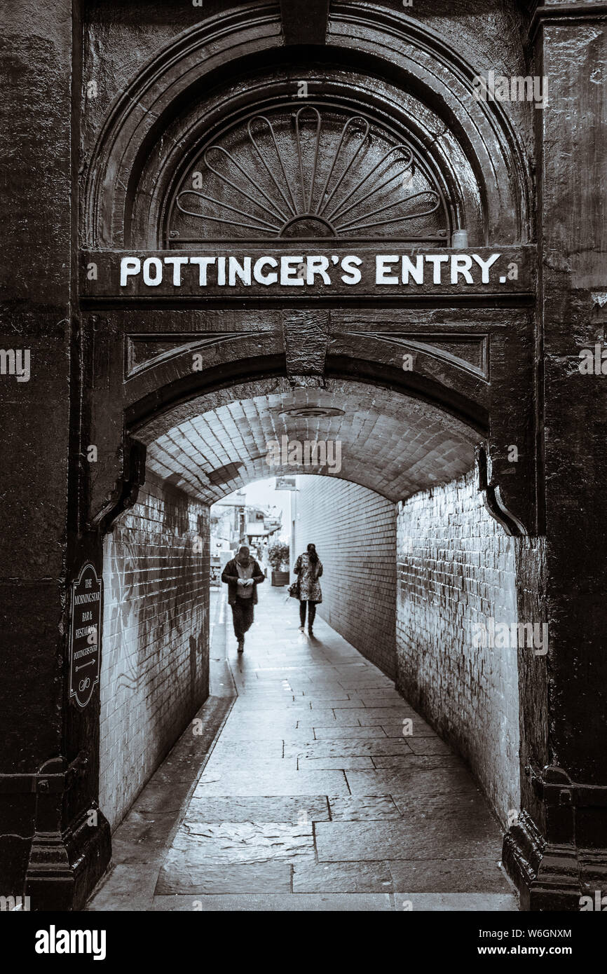 Pottinger's entry belfast hi-res stock photography and images - Alamy