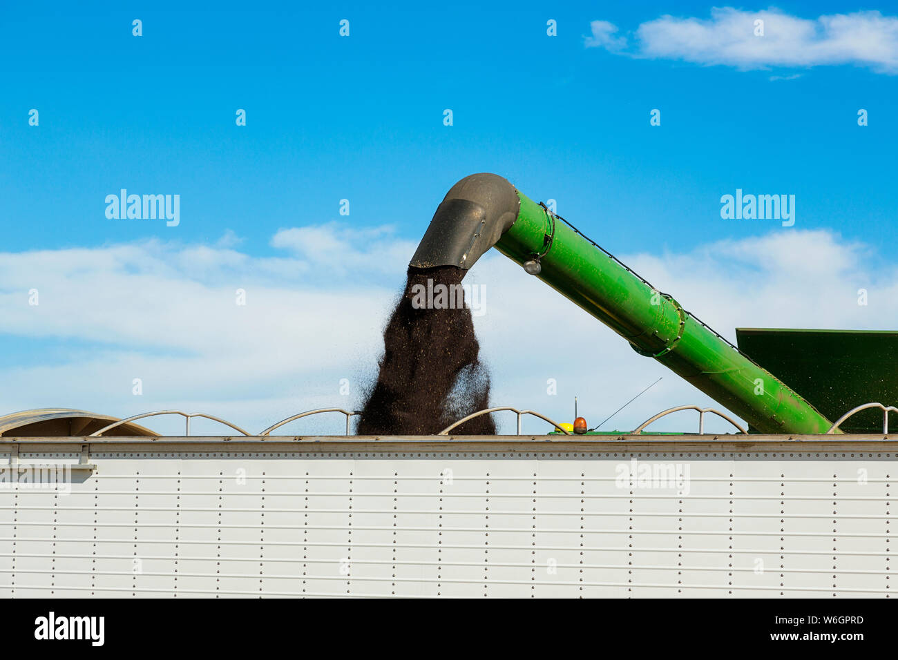 Truck offloading hi-res stock photography and images - Alamy