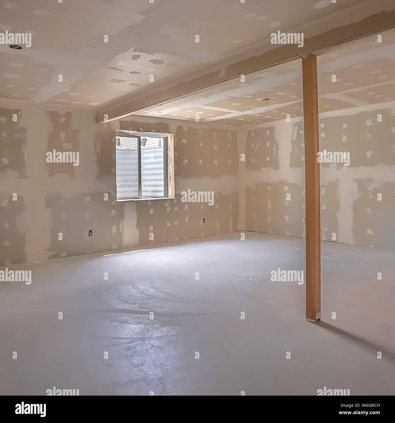 Unfinished room hi-res stock photography and images - Alamy