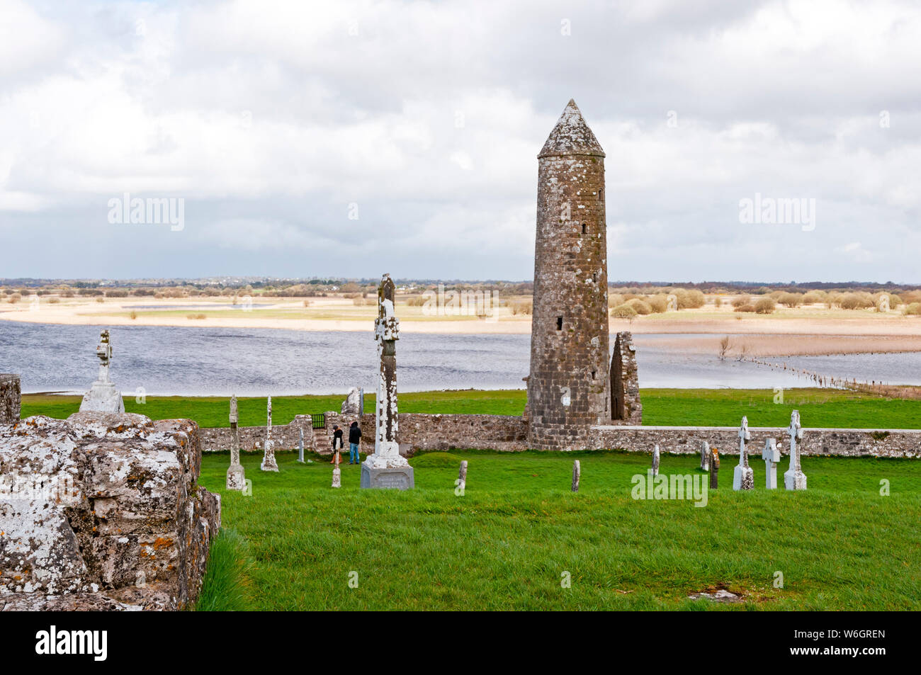 Clonmacnoise tower hi-res stock photography and images - Alamy