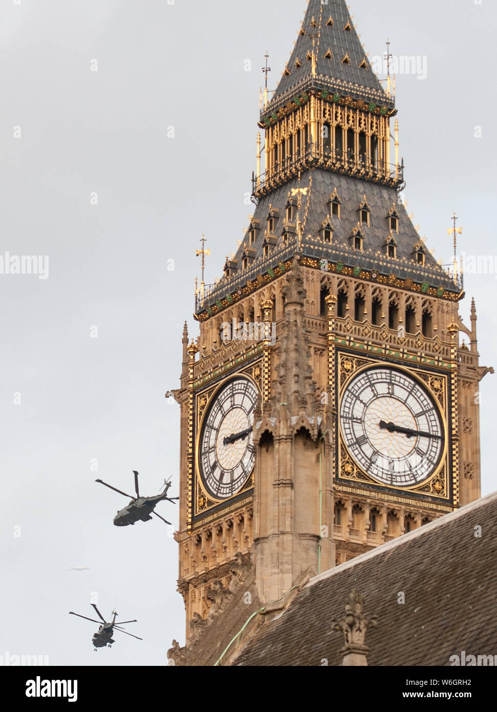Helicopters over parliament hi-res stock photography and images - Alamy