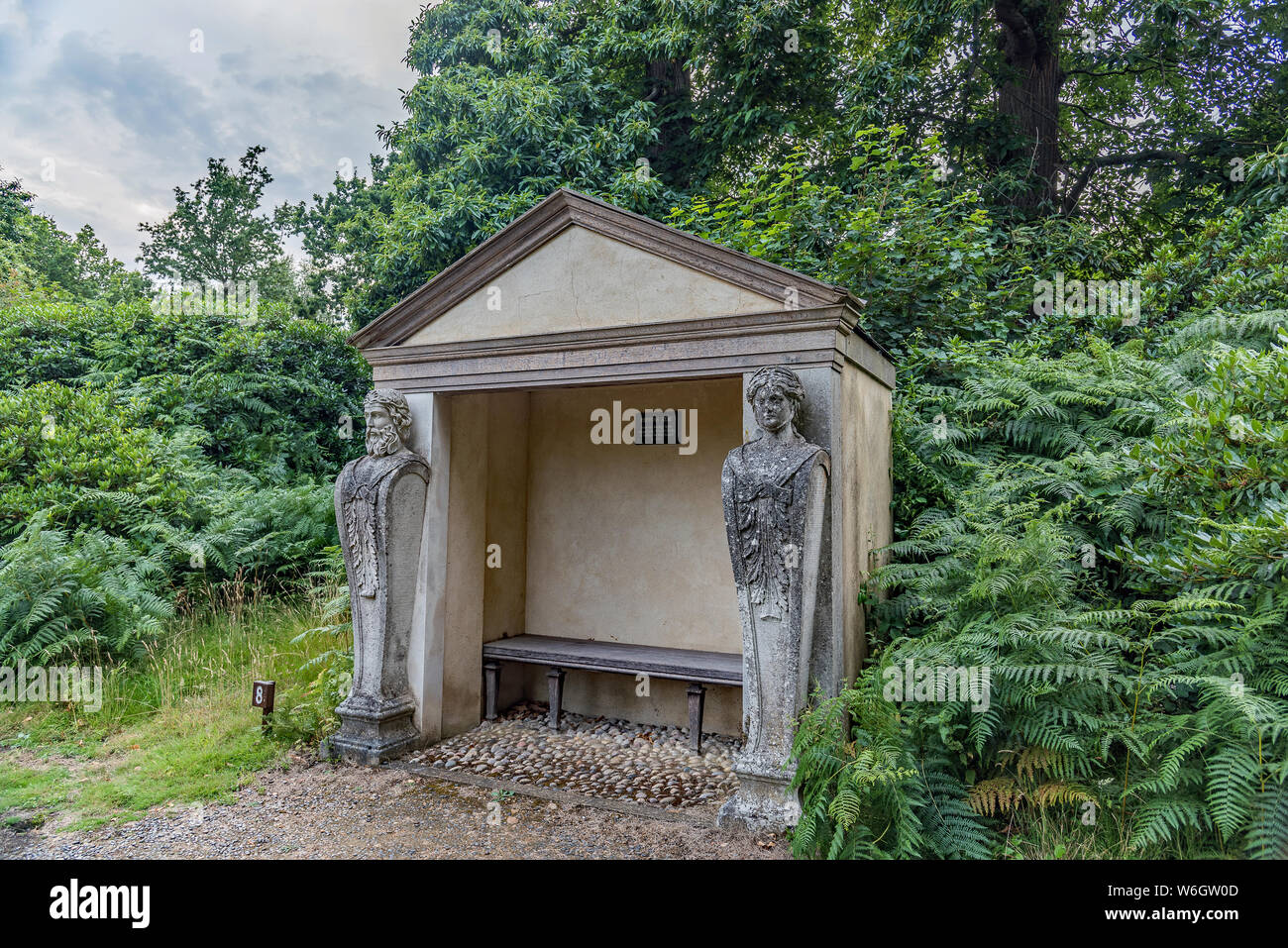 Cobham monument hi-res stock photography and images - Alamy