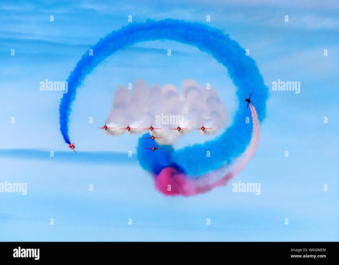 Red arrows plane pattern hi-res stock photography and images - Alamy