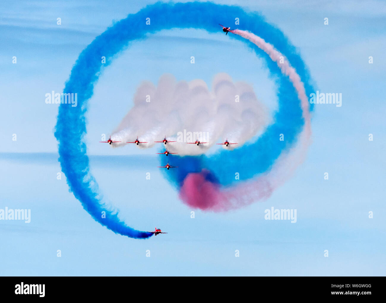 Red arrows plane pattern hi-res stock photography and images - Alamy