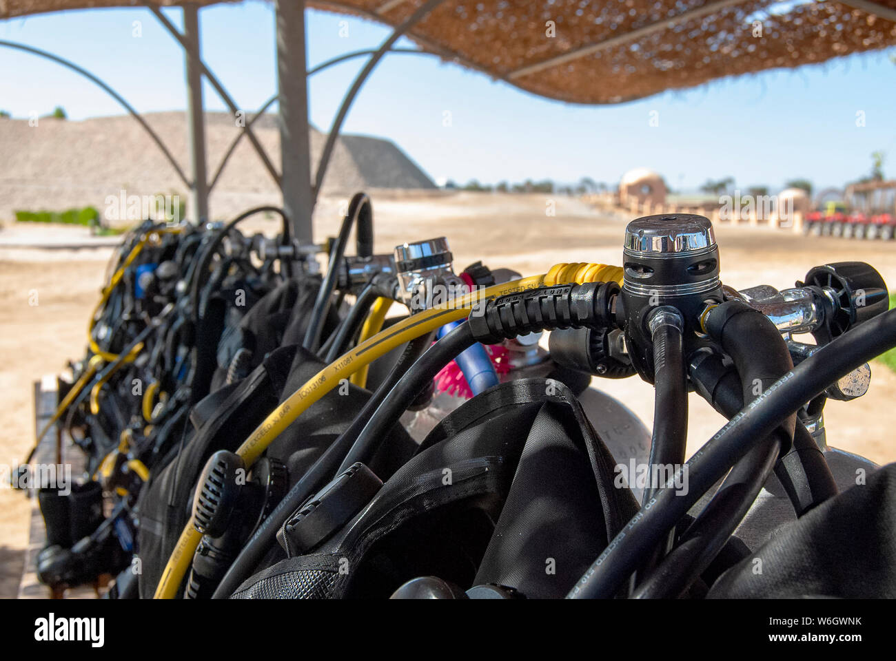 Scuba tanks hi-res stock photography and images - Alamy