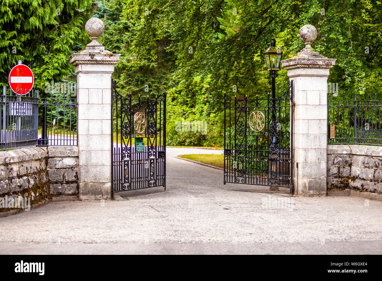 Balmoral castle garden hi-res stock photography and images - Alamy