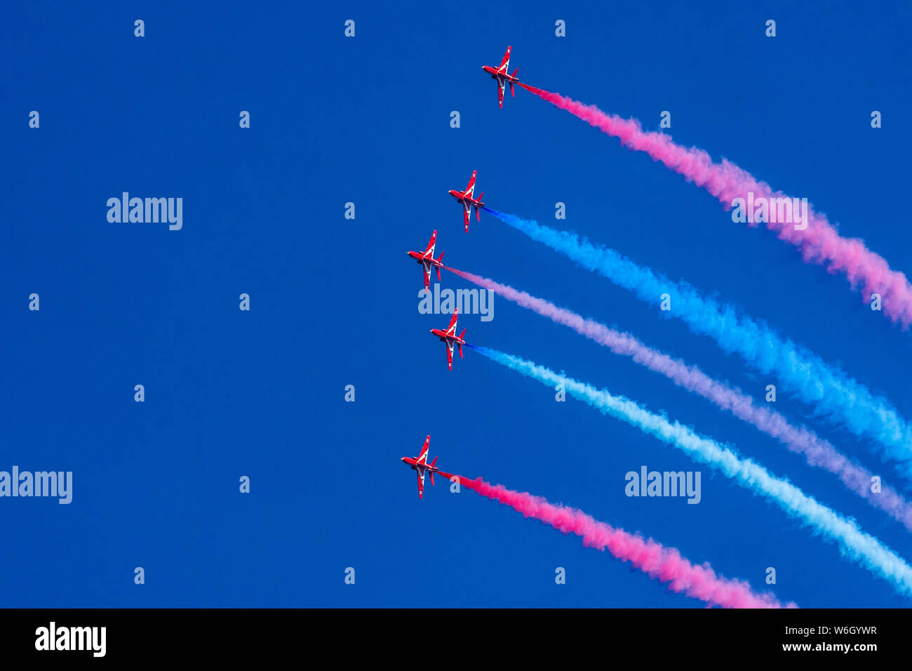 Red arrows plane pattern hi-res stock photography and images - Alamy