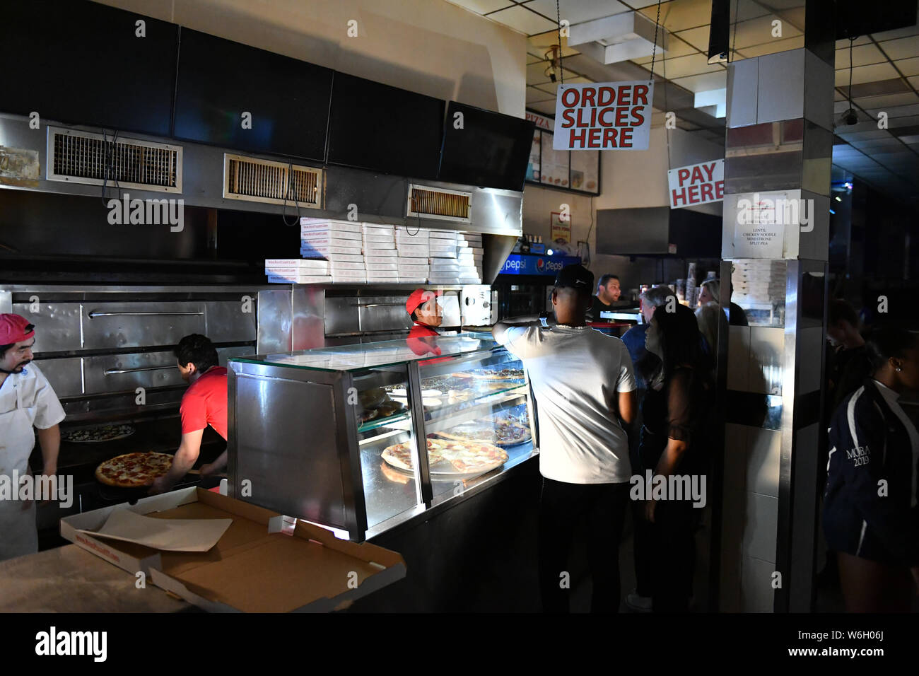 Ray's pizza new york hi-res stock photography and images - Alamy