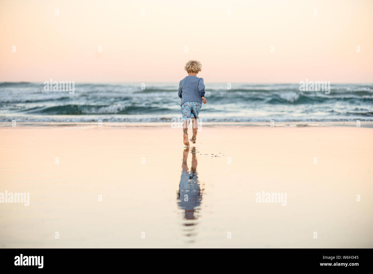 Child running from behind hi-res stock photography and images - Alamy