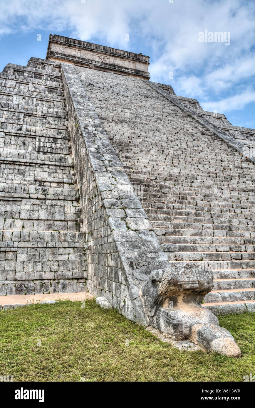 El Castillo, Chichen Itza, UNESCO World Heritage Site; Yucatan, Mexico ...