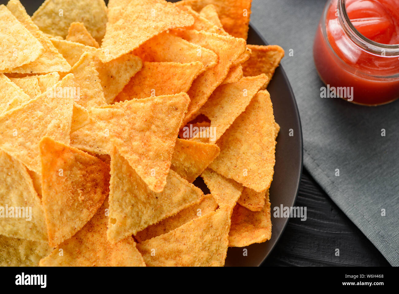 A plate of nachos Stock Photo - Alamy