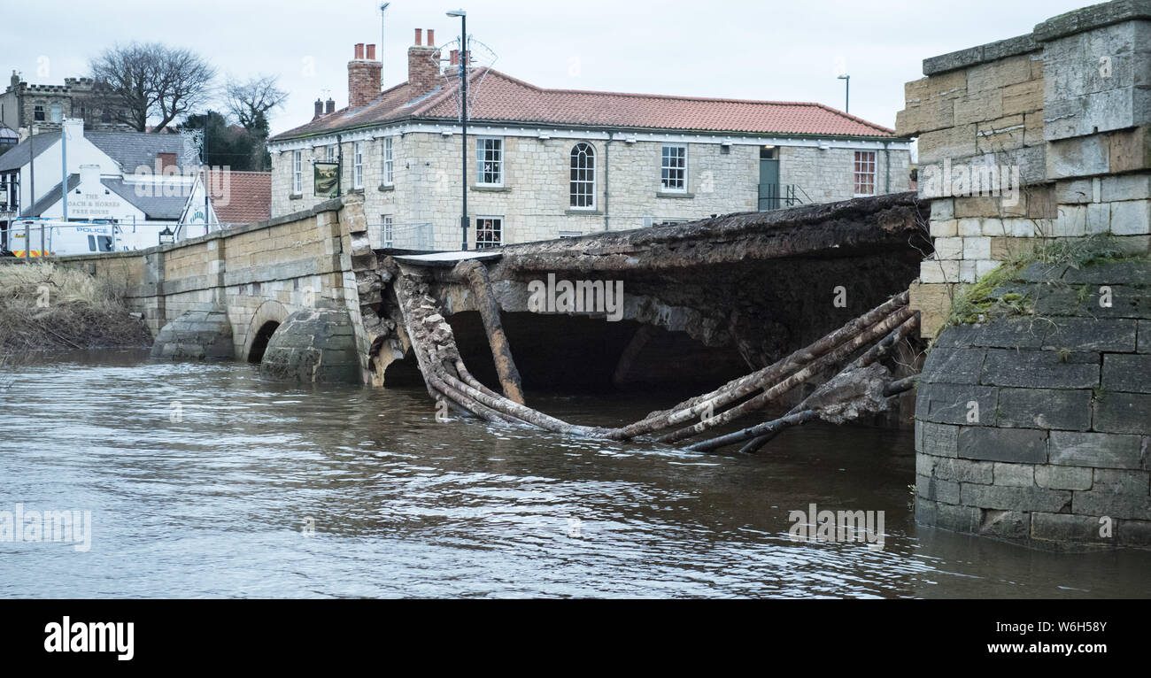 Tadcaster, North Yorkshire, UK. 30th December, 2015. First light and ...