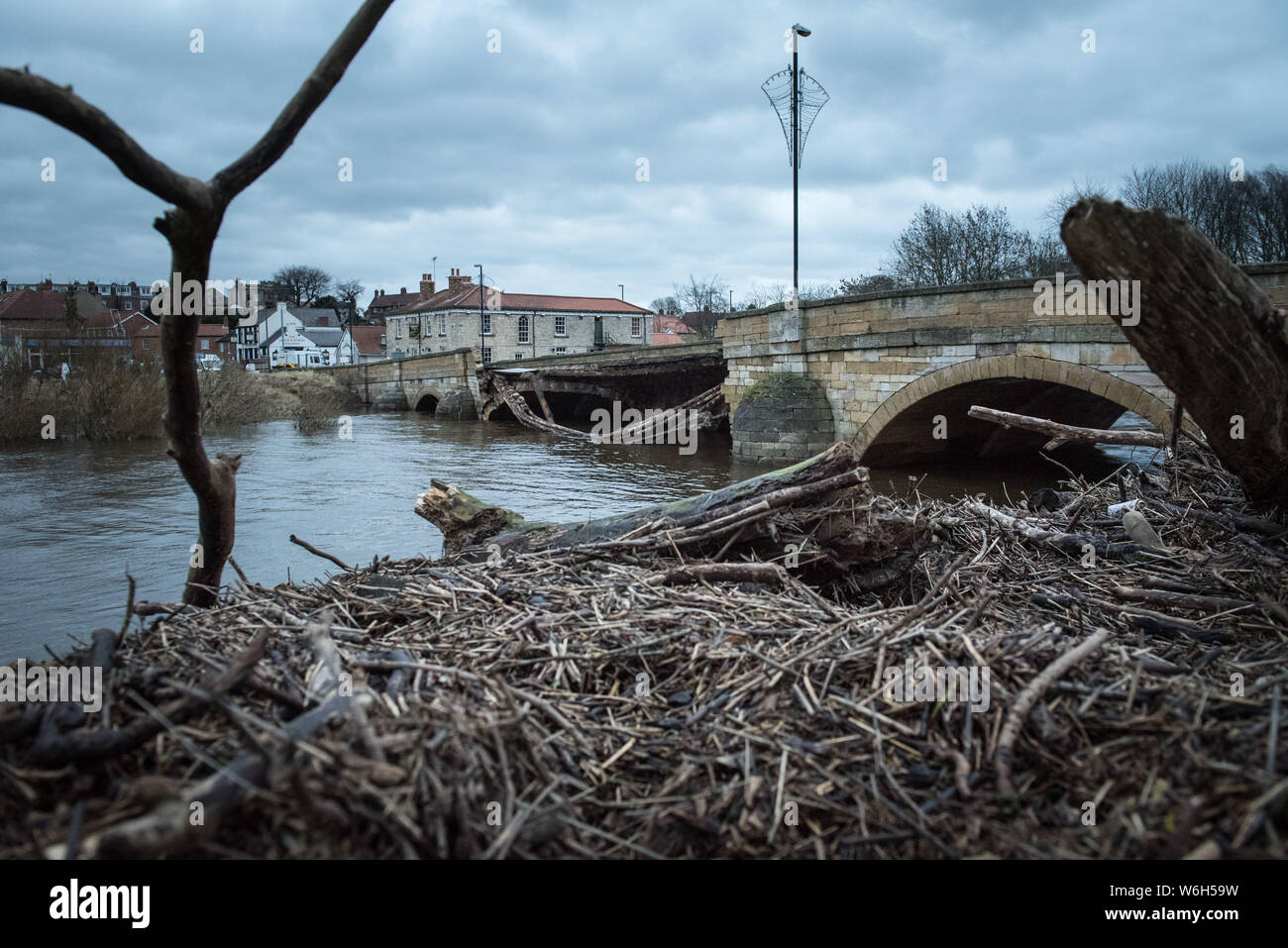 Tadcaster, North Yorkshire, UK. 30th December, 2015. First light and ...