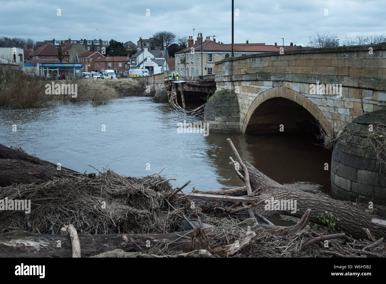 Tadcaster, North Yorkshire, UK. 30th December, 2015. First light and ...