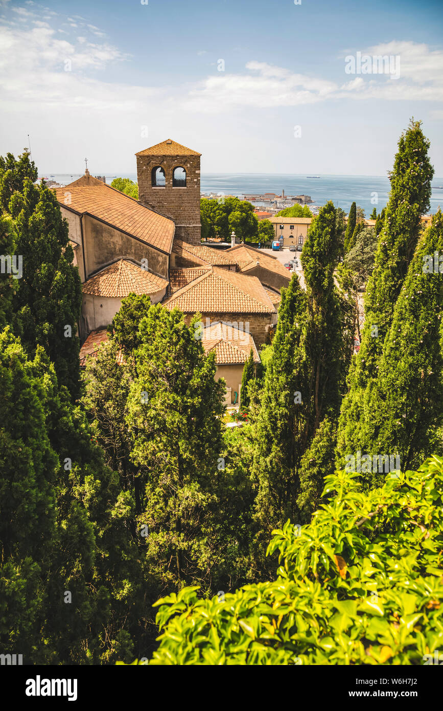 Terracotta roof italy hi-res stock photography and images - Alamy