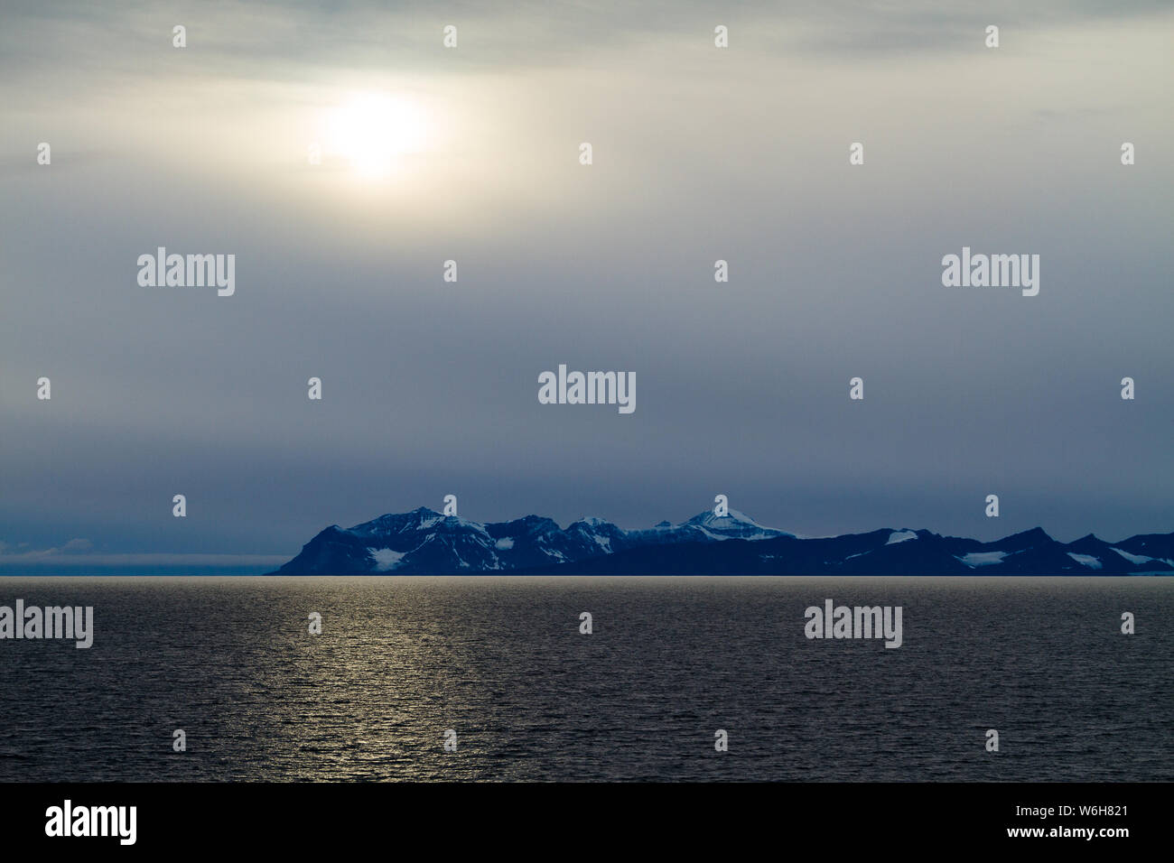 Cold colours hi-res stock photography and images - Alamy