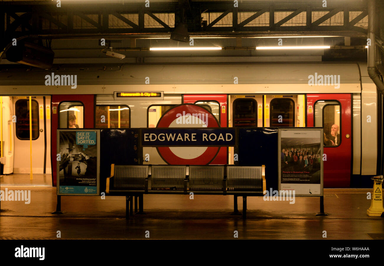Lost london underground stations hi-res stock photography and images ...