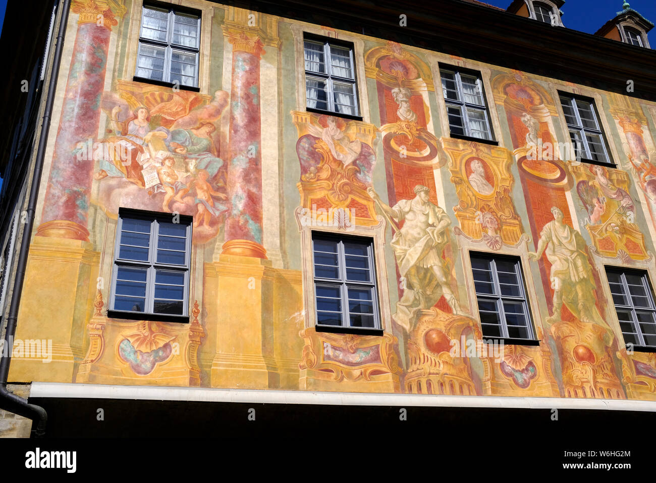 Murals outside hi-res stock photography and images - Alamy