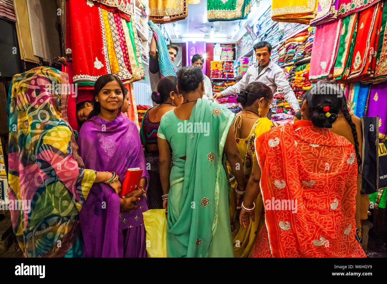 Crowded markets hi-res stock photography and images - Alamy