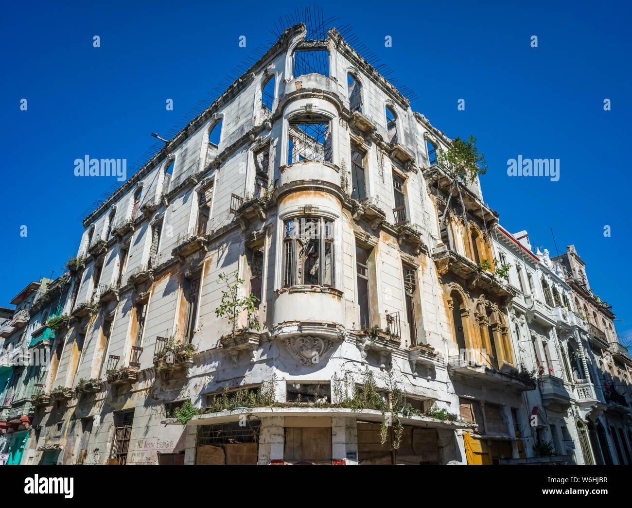 Havana cuba derelict building hi-res stock photography and images - Alamy