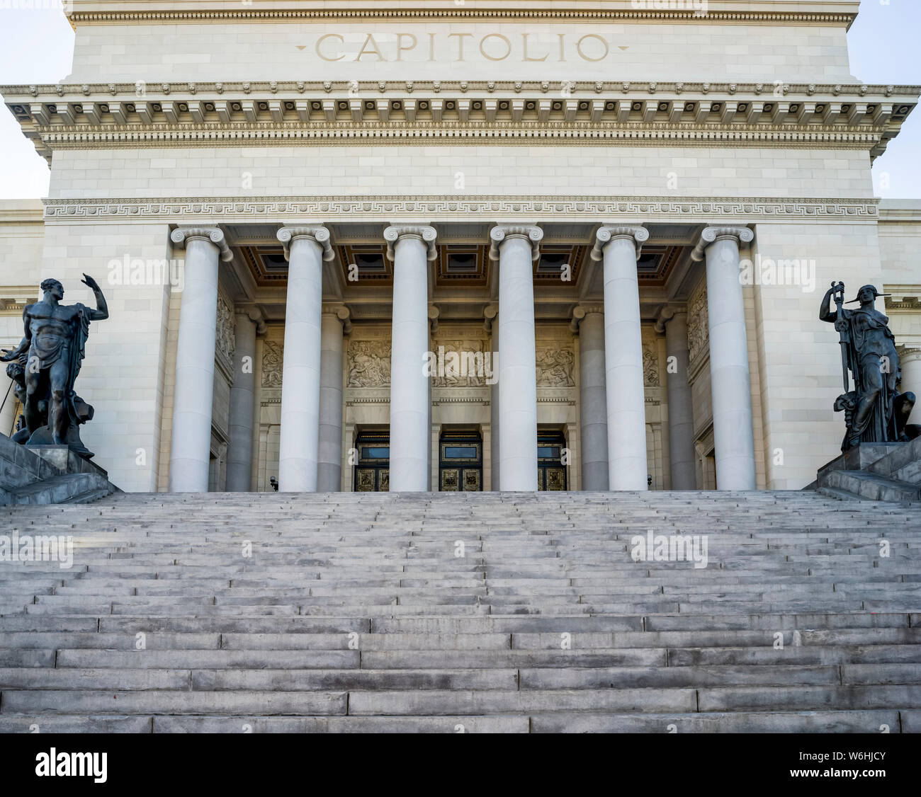 National capitol building havana hi-res stock photography and images ...
