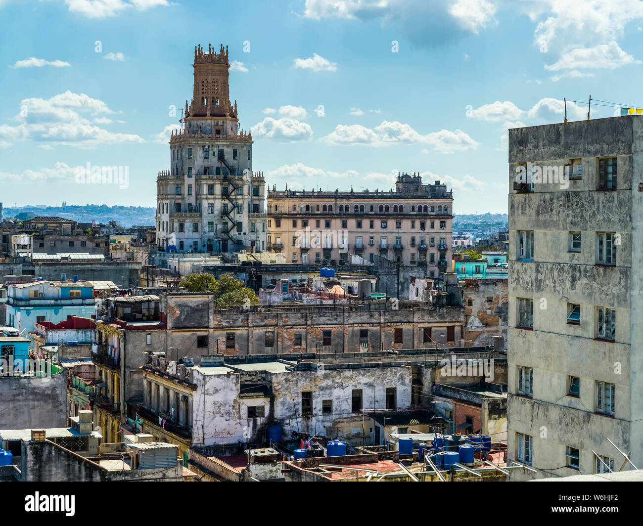 Havana cuba derelict building hi-res stock photography and images - Alamy
