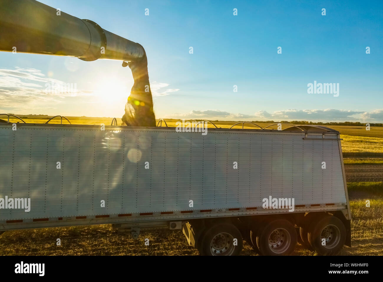 Truck offloading hi-res stock photography and images - Alamy