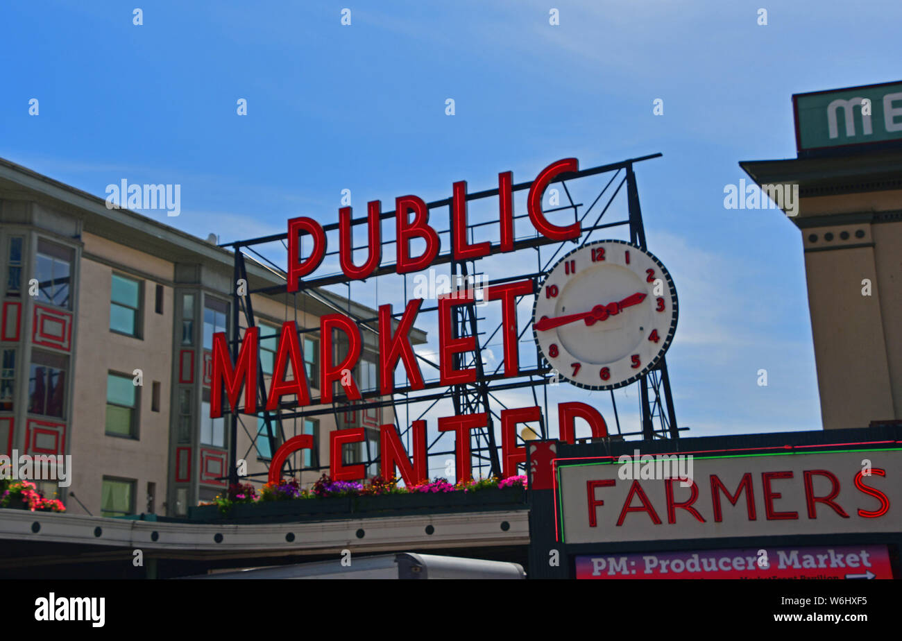 The iconic clock and sign for the Pike Place Market in downtown Seattle ...