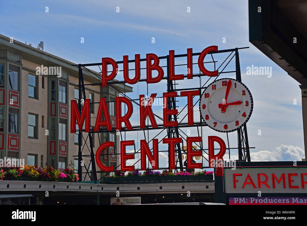The iconic clock and sign for the Pike Place Market in downtown Seattle ...