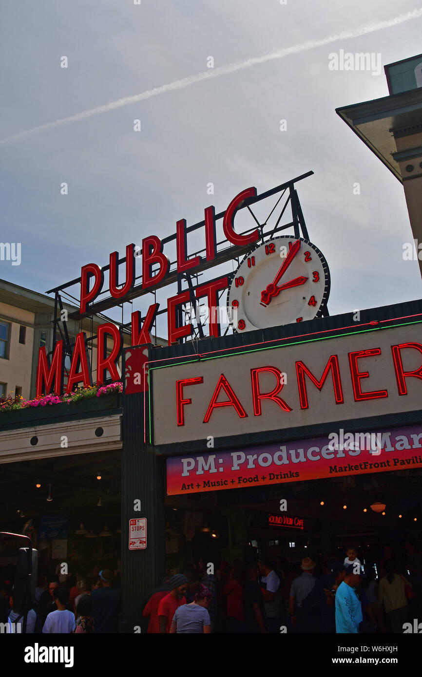 The iconic clock and sign for the Pike Place Market in downtown Seattle ...