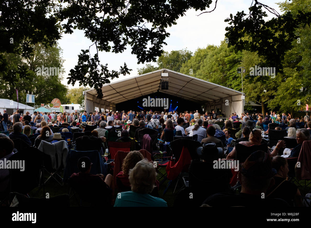 Cambridge, UK. 1st August 2019. Crowds outside Stage 2 at the Cambridge ...
